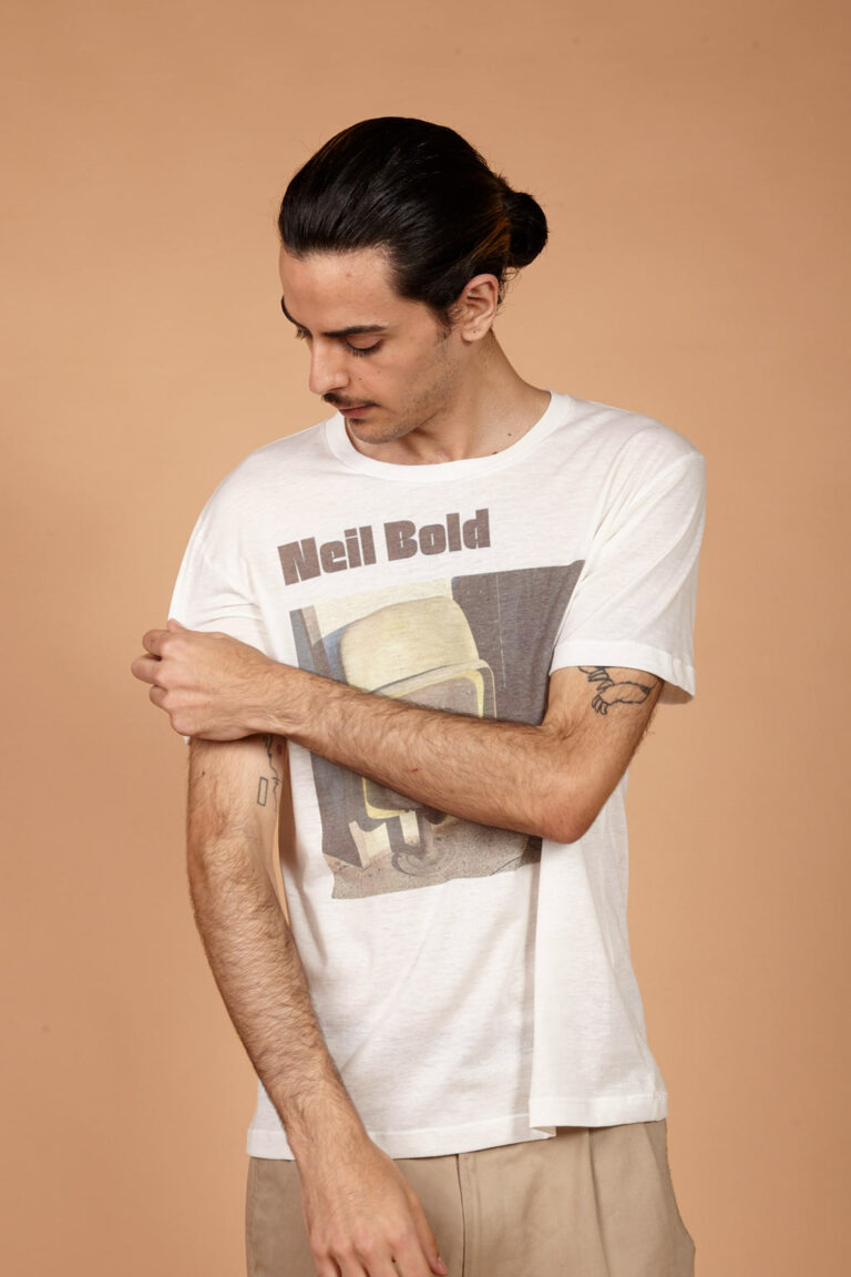 Camiseta estampada DDR Neil Bold - AMP - A Mulher do Padre